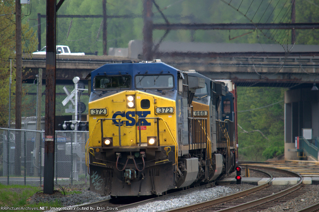 CSX AC44CW 372 leads Q410